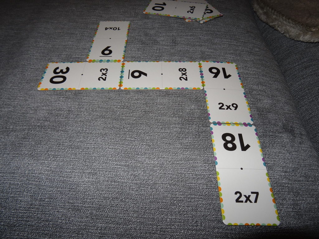 Calculo domino : un jeu astucieux pour apprendre les tables de ...