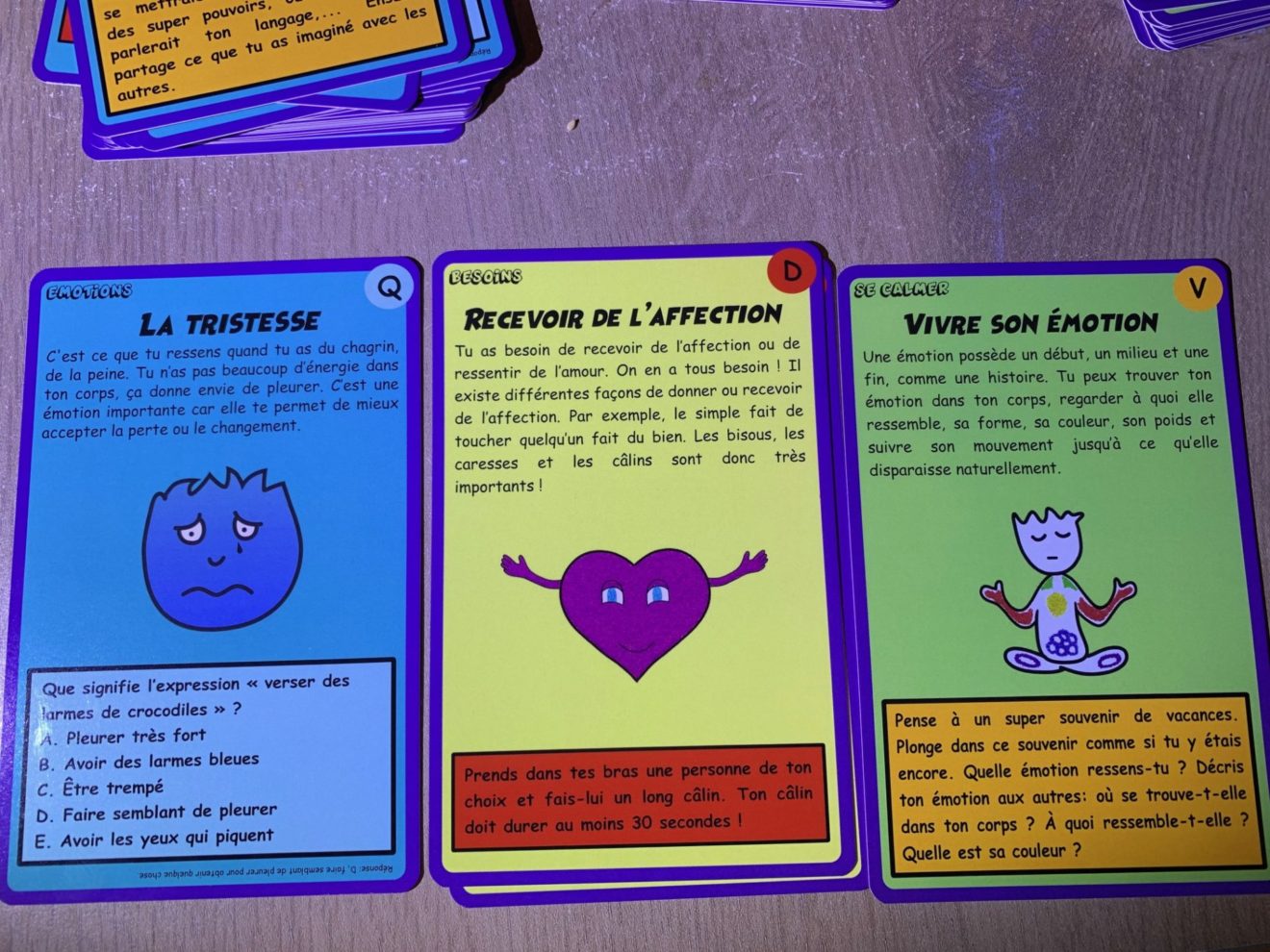 Emotio : un jeu de cartes pour aider les enfants à comprendre et ...