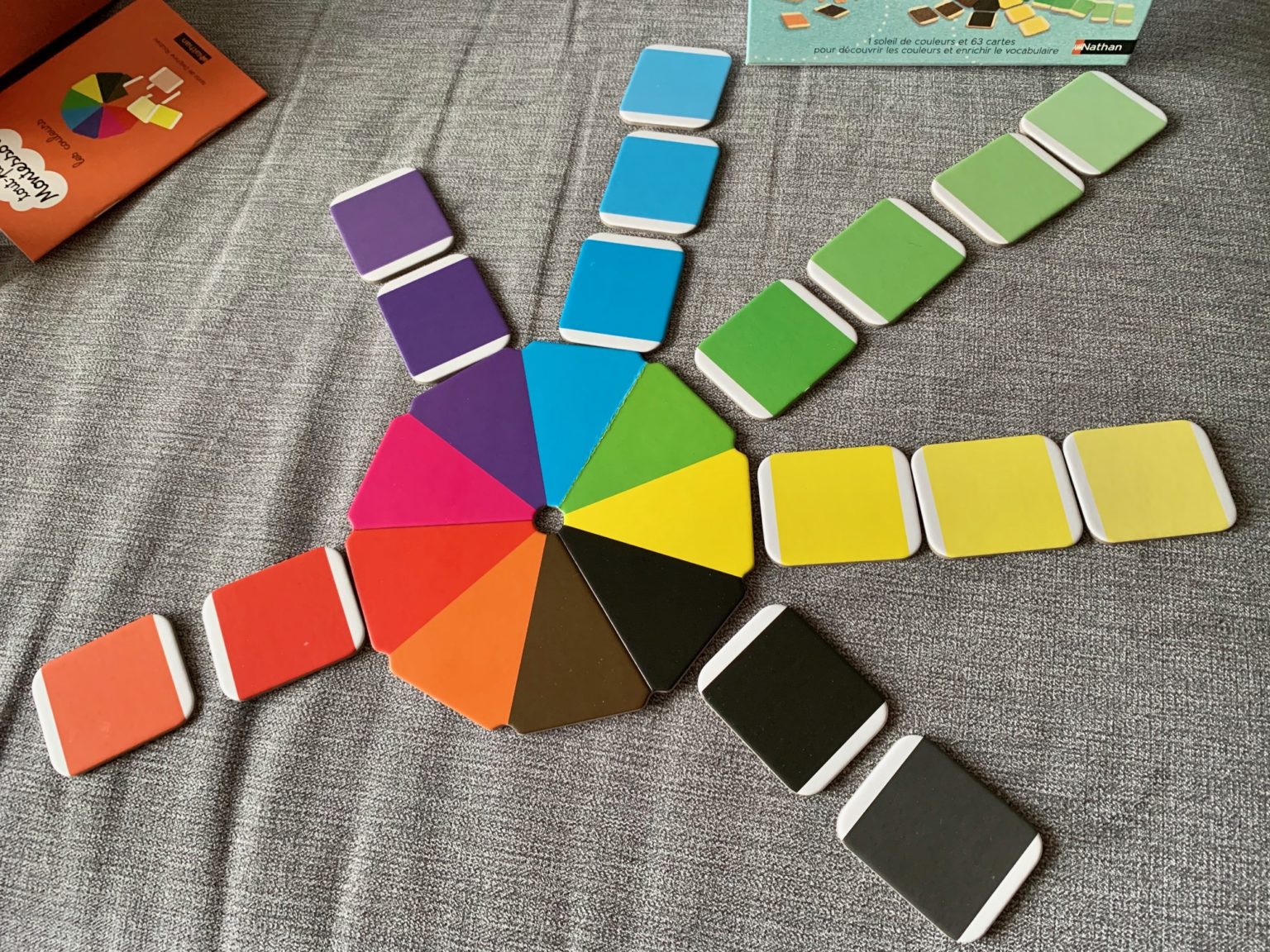 Un mini coffret Montessori pour apprendre les couleurs - Papa positive