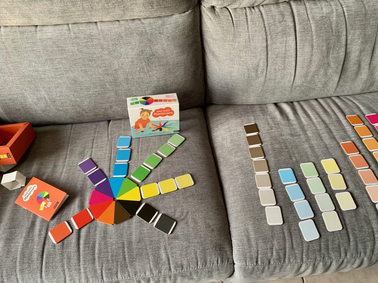 Un mini coffret Montessori pour apprendre les couleurs - Papa positive